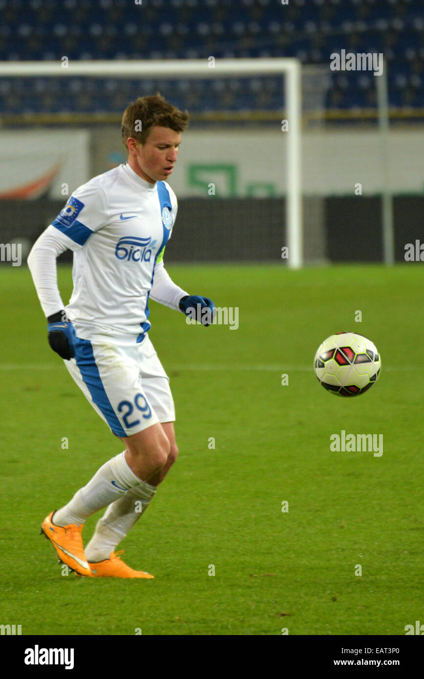 Ruslan Rotan with the ball during the match between FC Dnipro and FC ...