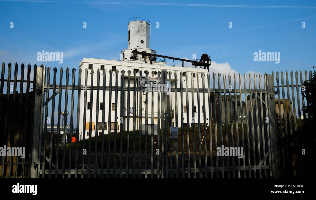 London abandoned derelict factory hi-res stock photography and images ...