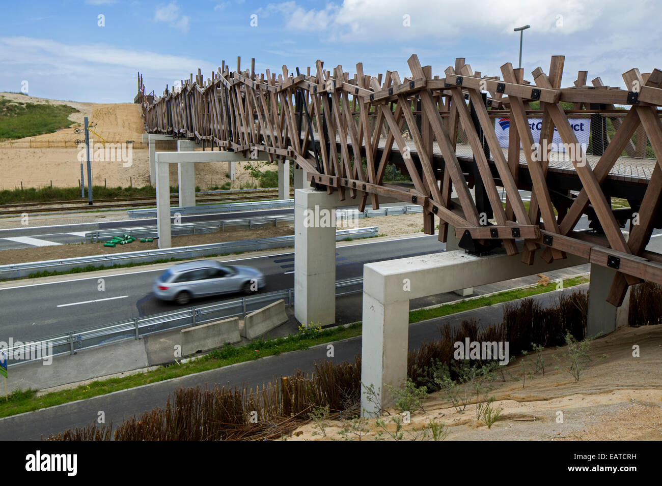 Footbridge pedestrian bridge hi-res stock photography and images - Alamy