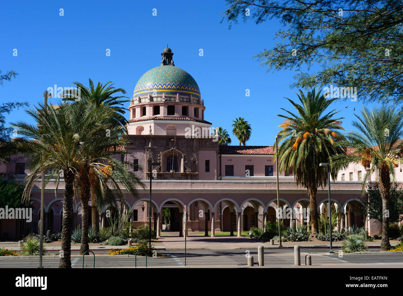 Old colonial courthouse hi-res stock photography and images - Alamy