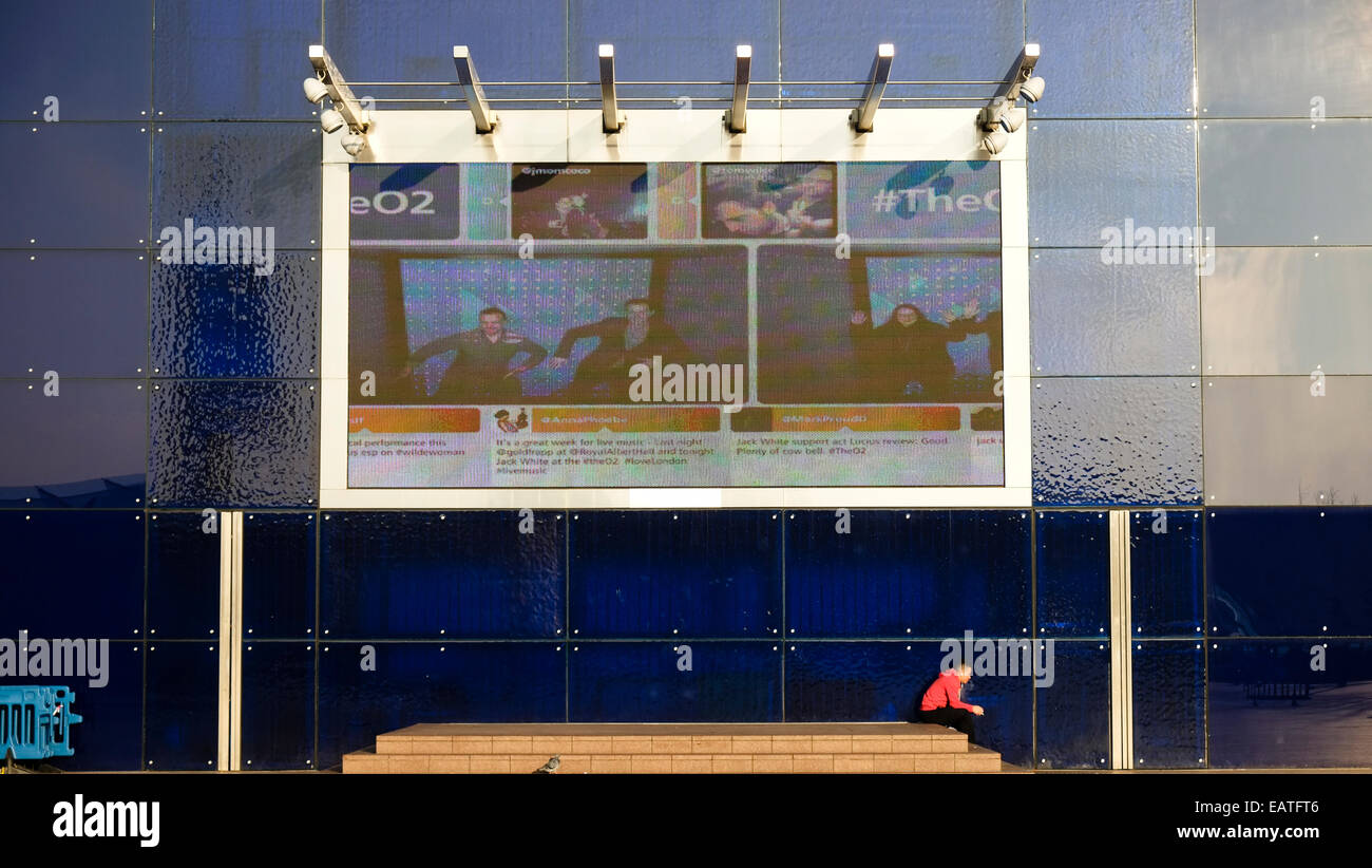 O2 advert hi-res stock photography and images - Alamy