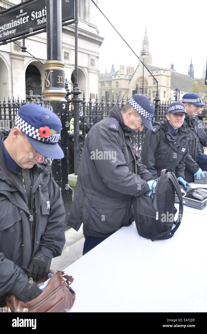 English police badge hi-res stock photography and images - Alamy