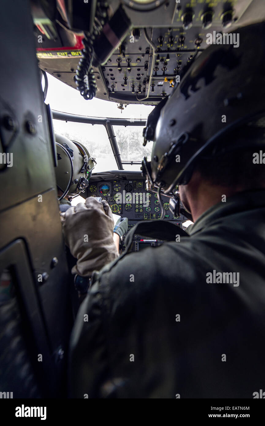 Winch operator helicopter hi-res stock photography and images - Alamy