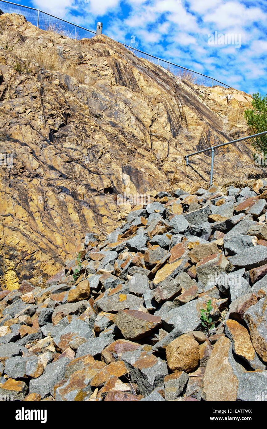 Cliff retaining wall hi-res stock photography and images - Alamy