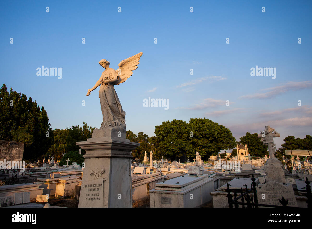 Marble cemetery hi-res stock photography and images - Alamy