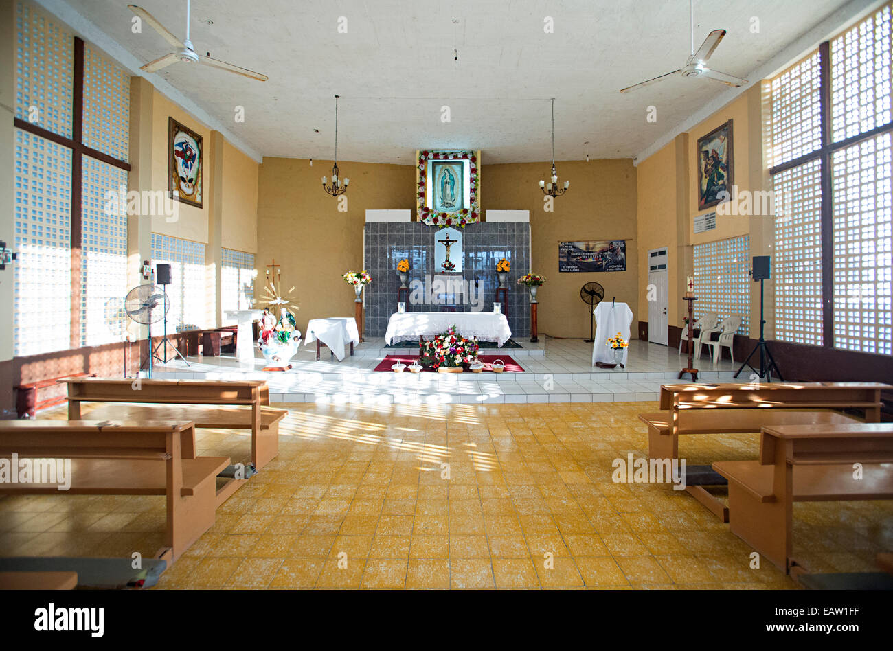Church altar empty hi-res stock photography and images - Alamy