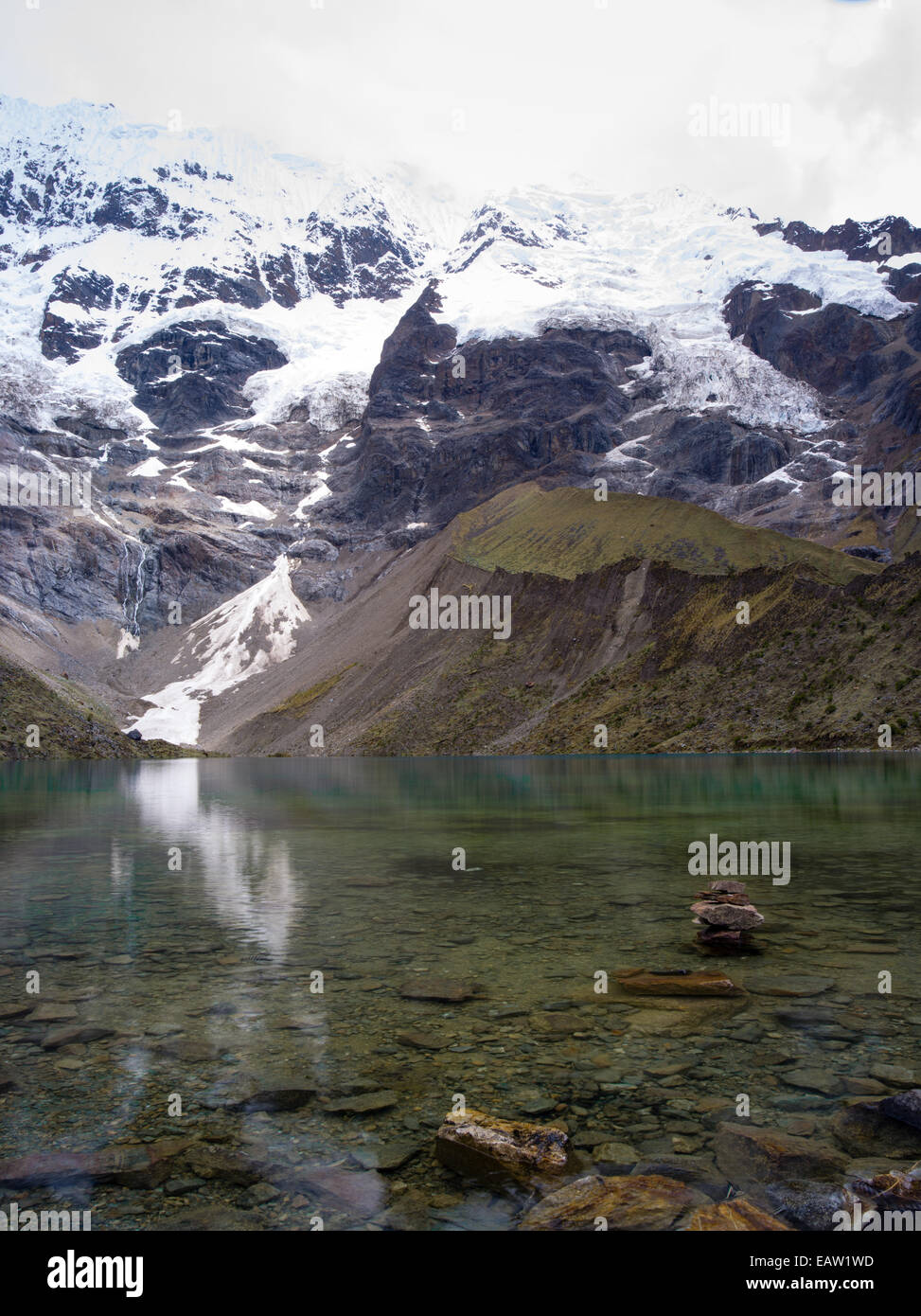 Lago humantay hi-res stock photography and images - Alamy