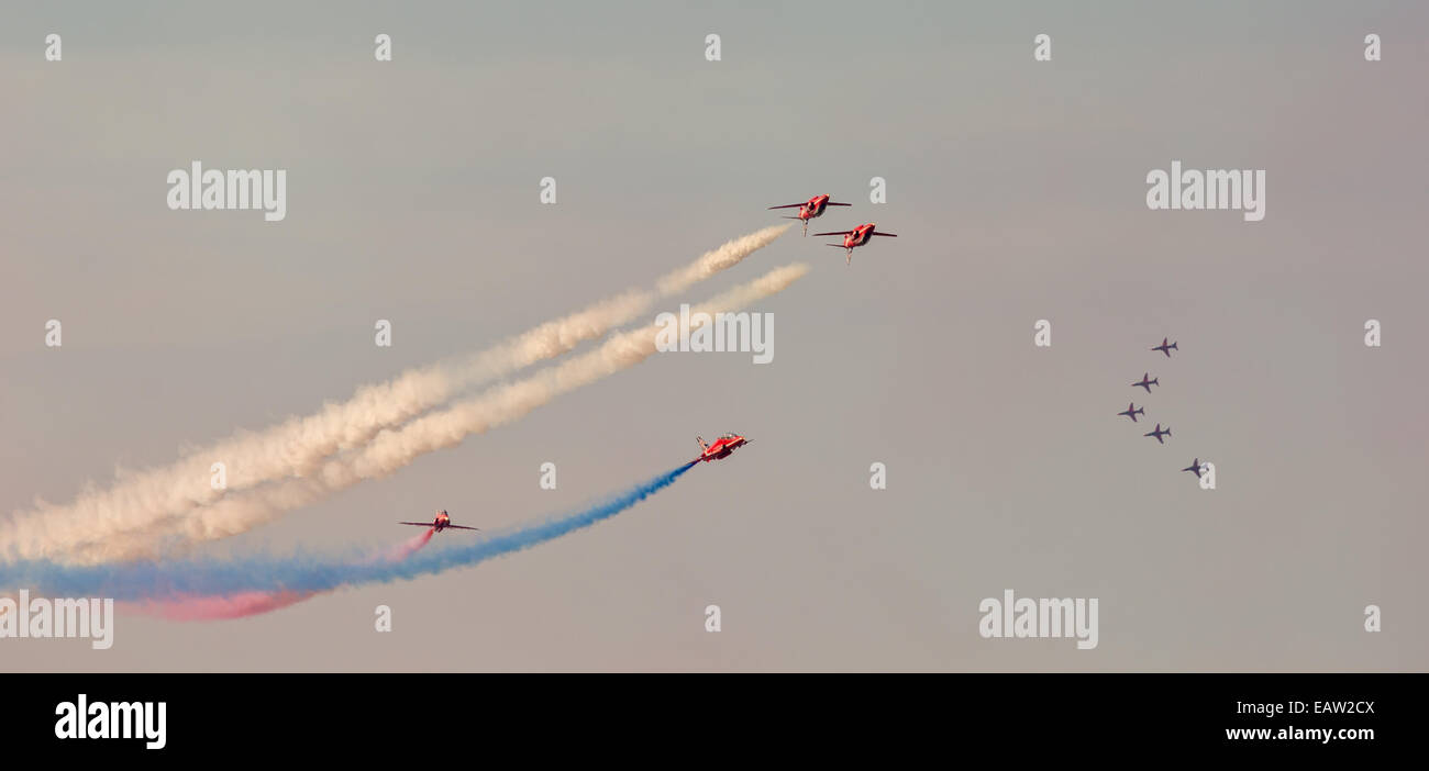Red arrows maneuver hi-res stock photography and images - Alamy