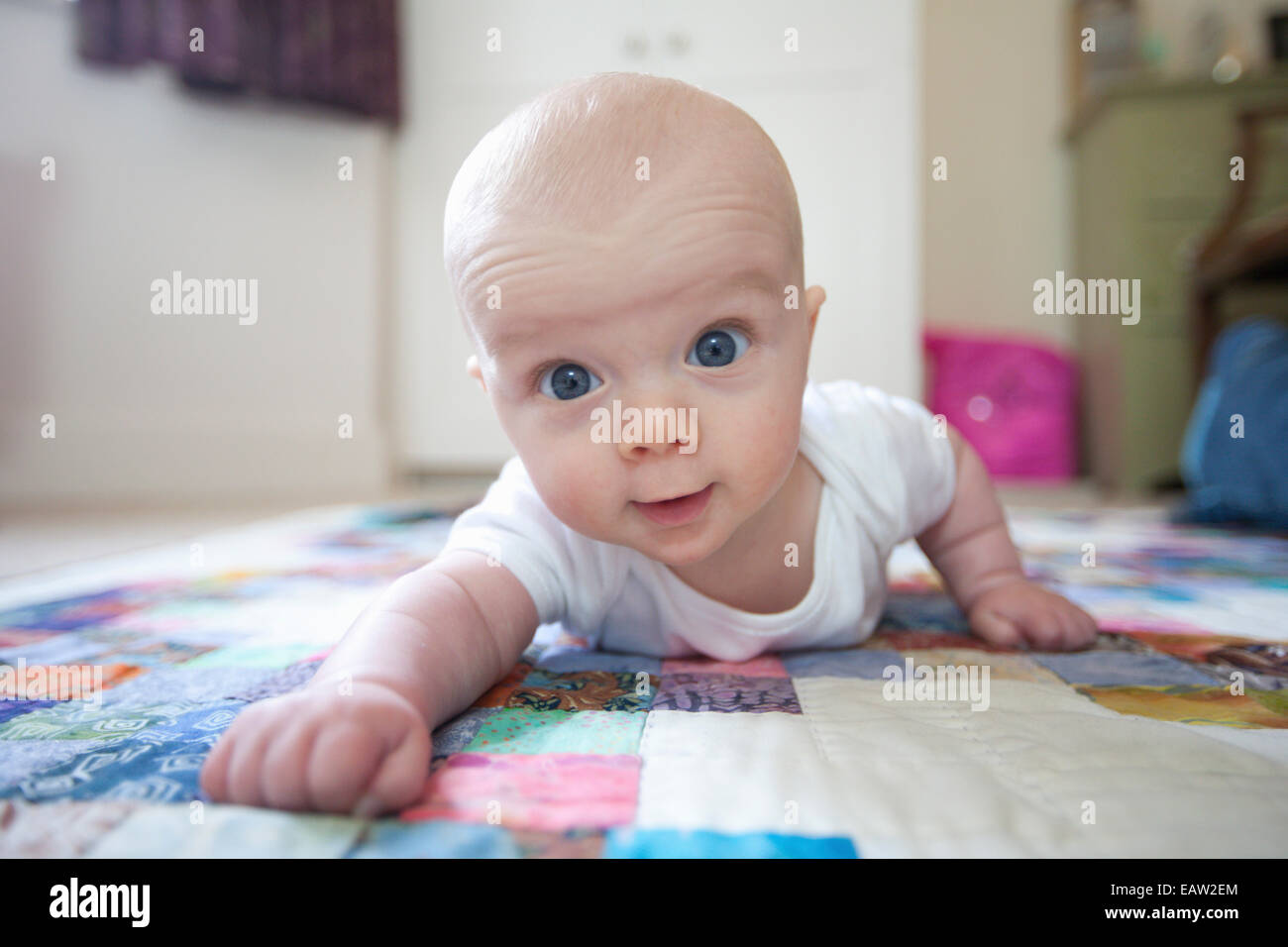 Baby crawl tummy hi-res stock photography and images - Alamy