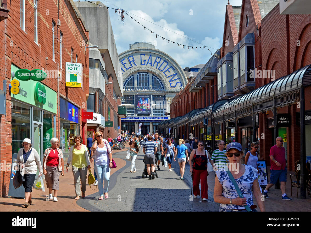 Blackpool shops hi-res stock photography and images - Alamy