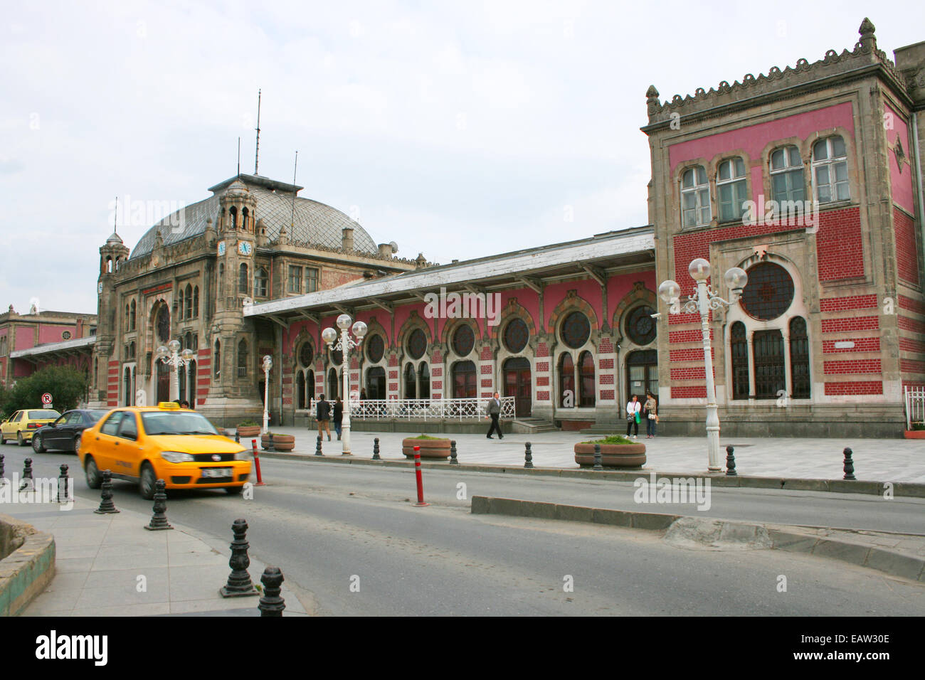 Train station istanbul hi-res stock photography and images - Alamy