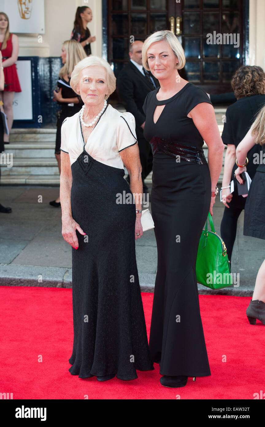 Mary berry and daughter hi-res stock photography and images - Alamy