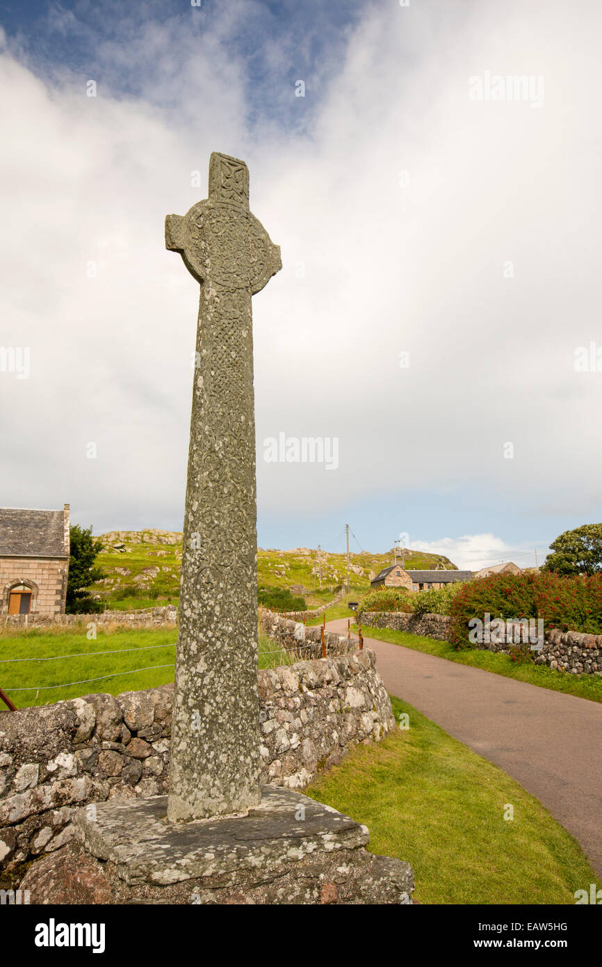 Macleans Cross on Iona, erected around 1500 for pilgrims to stop and ...