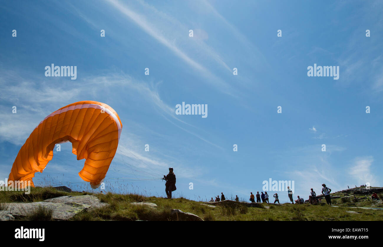Lifting wing hi-res stock photography and images - Alamy
