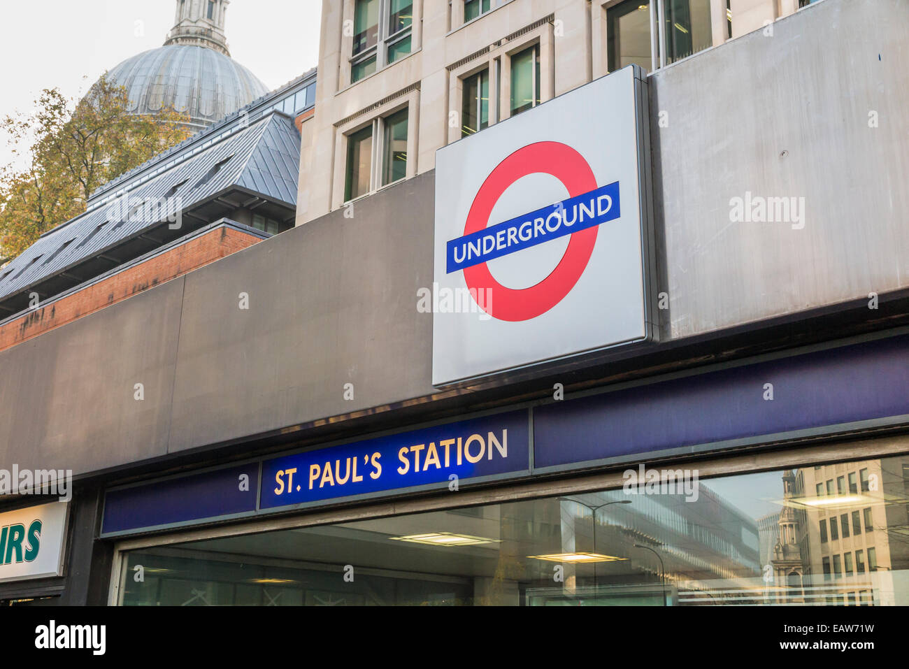 St Paul's London Underground station, on the Central Line, entrance in ...