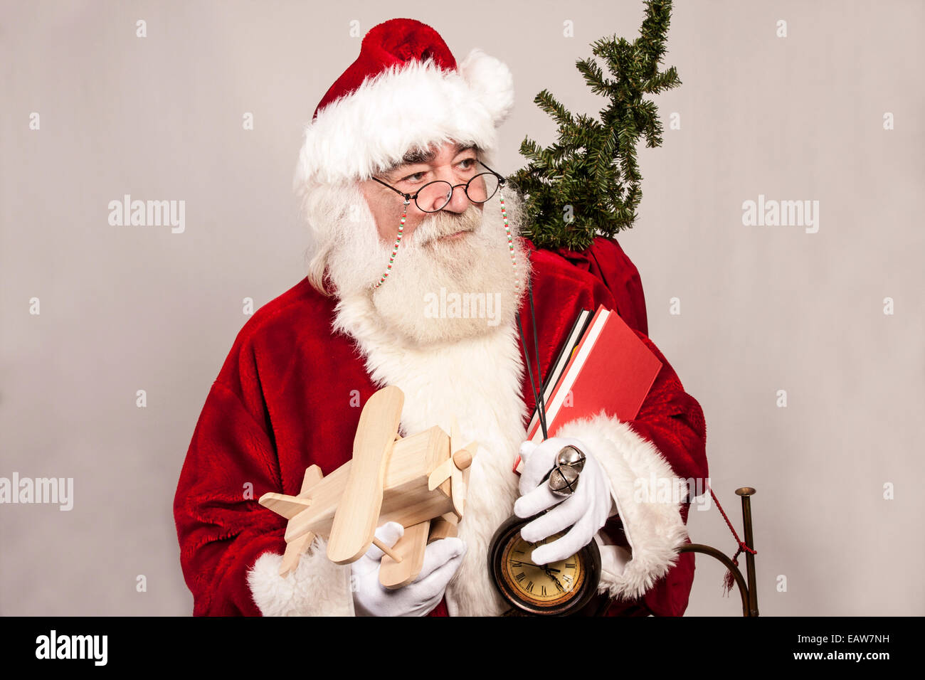 Old fashioned santa hi-res stock photography and images - Alamy
