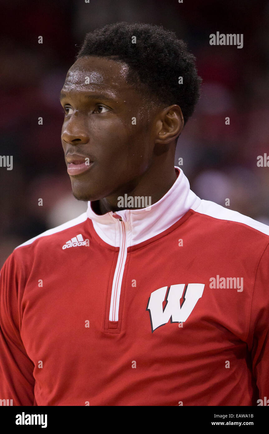 November 19, 2014: Wisconsin Badgers forward Nigel Hayes #10 before the ...