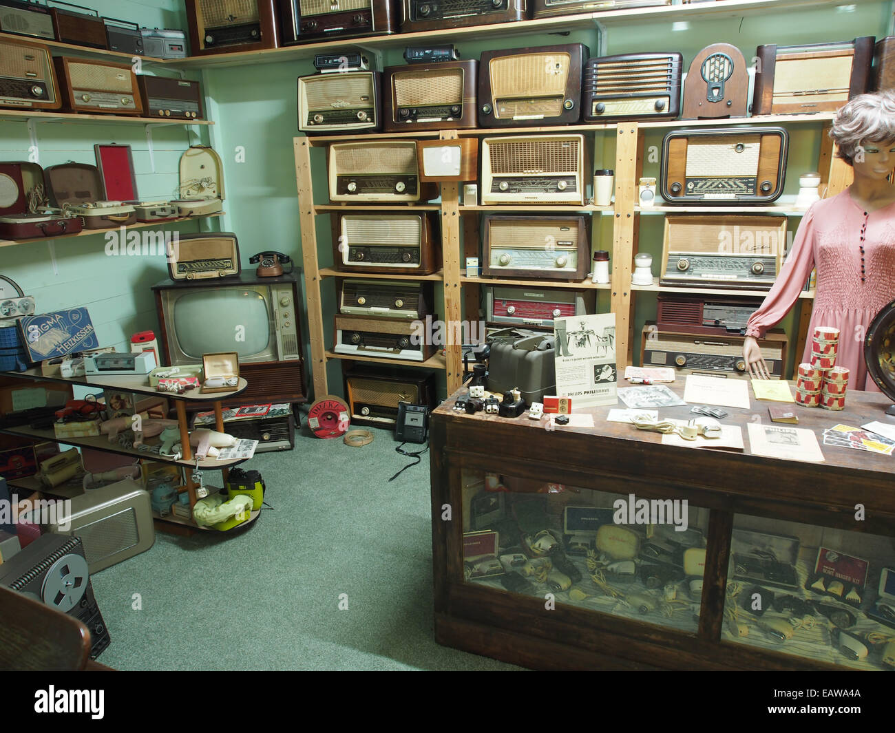 1930s antique shop hi-res stock photography and images - Alamy