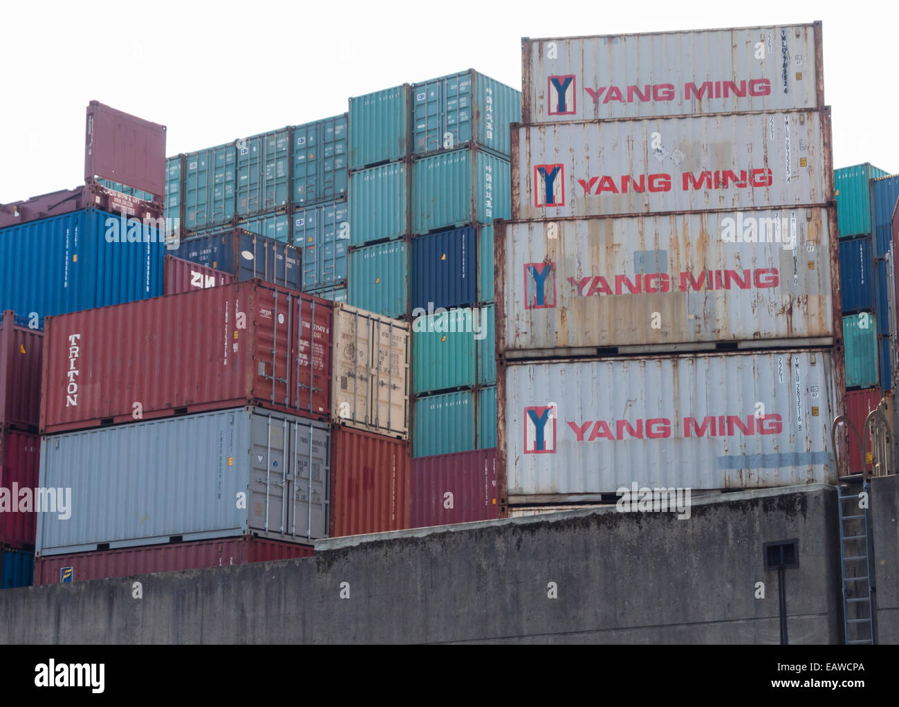Yang Ming Shipping Containers High Resolution Stock Photography and ...