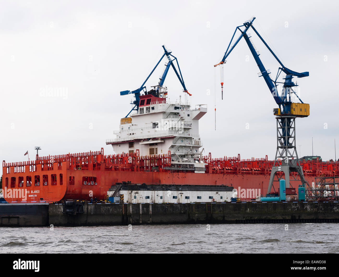 The vessel "Rio Blanco" is built in a dry dock of Germany's largest ...