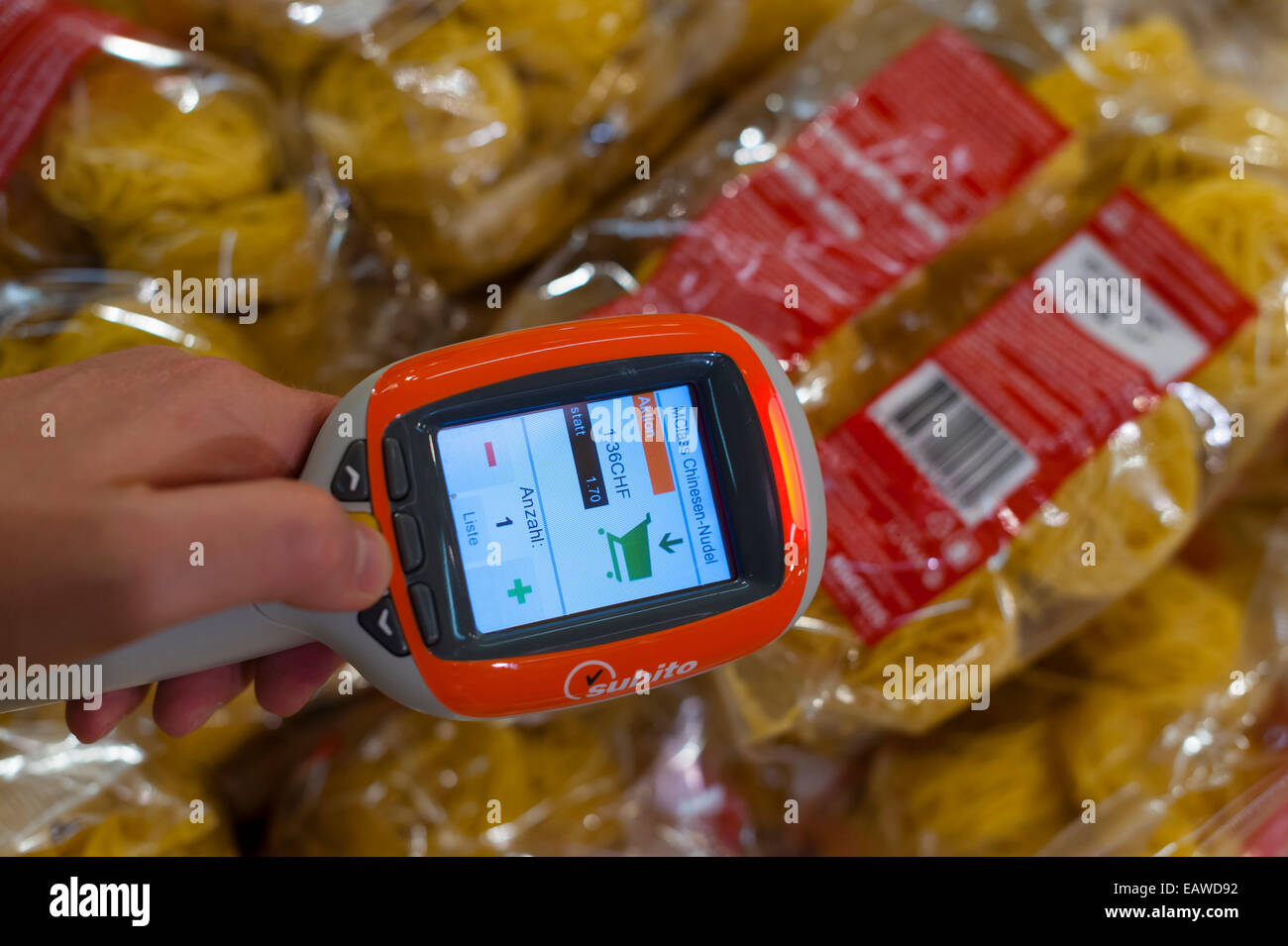 Hand held self checkout grocery hi-res stock photography and images - Alamy