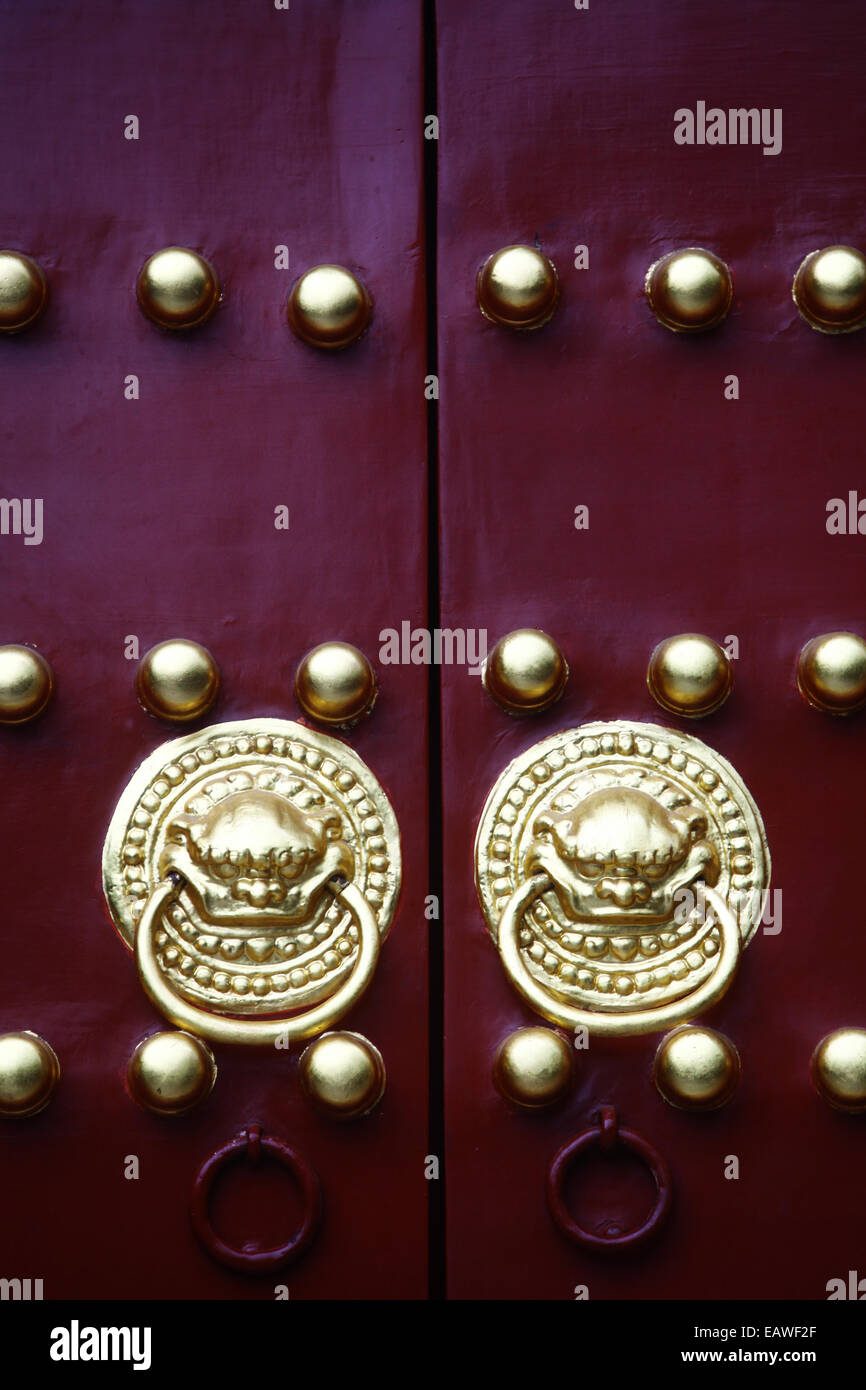 Ornamental golden handles hi-res stock photography and images - Alamy