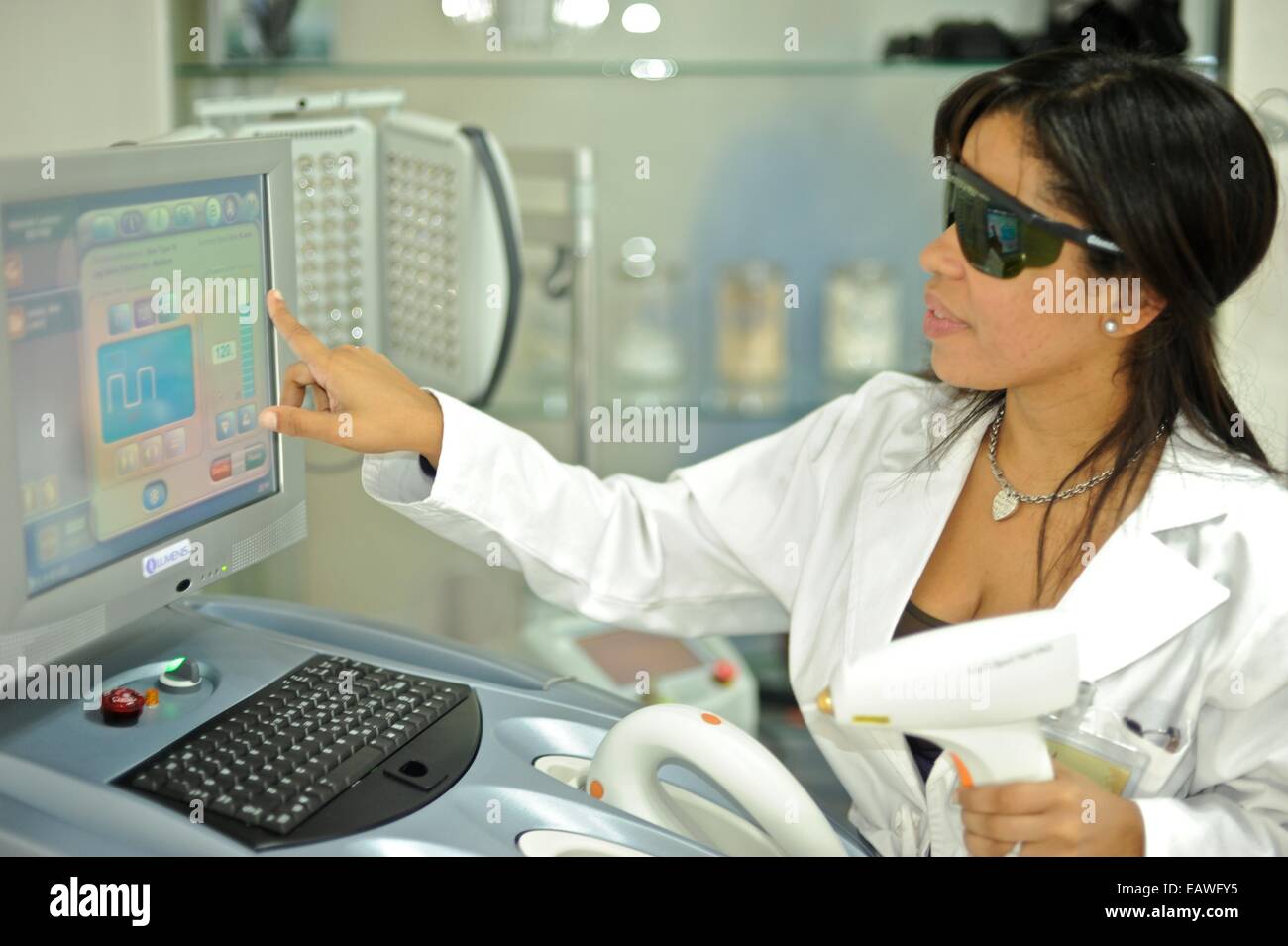 A doctor adjusts settings on a medical computer Stock Photo - Alamy