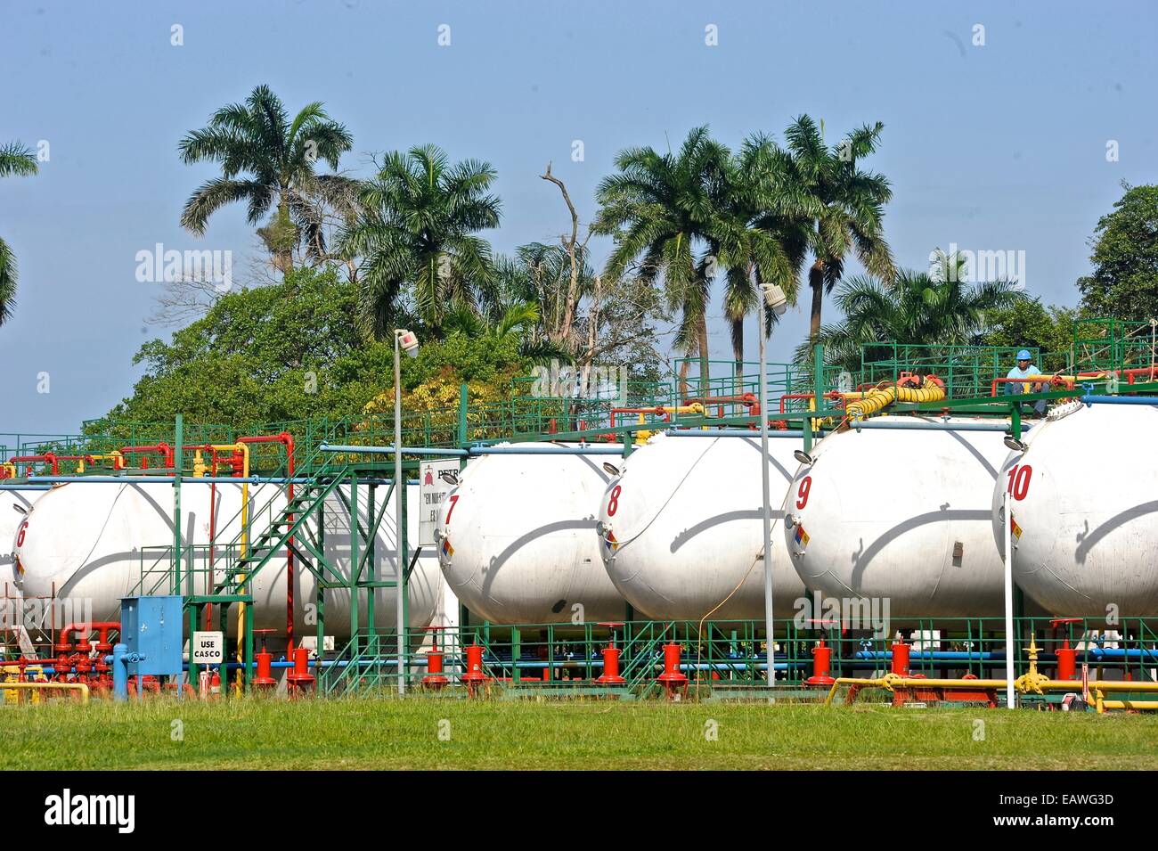 Gas tanks hi-res stock photography and images - Alamy