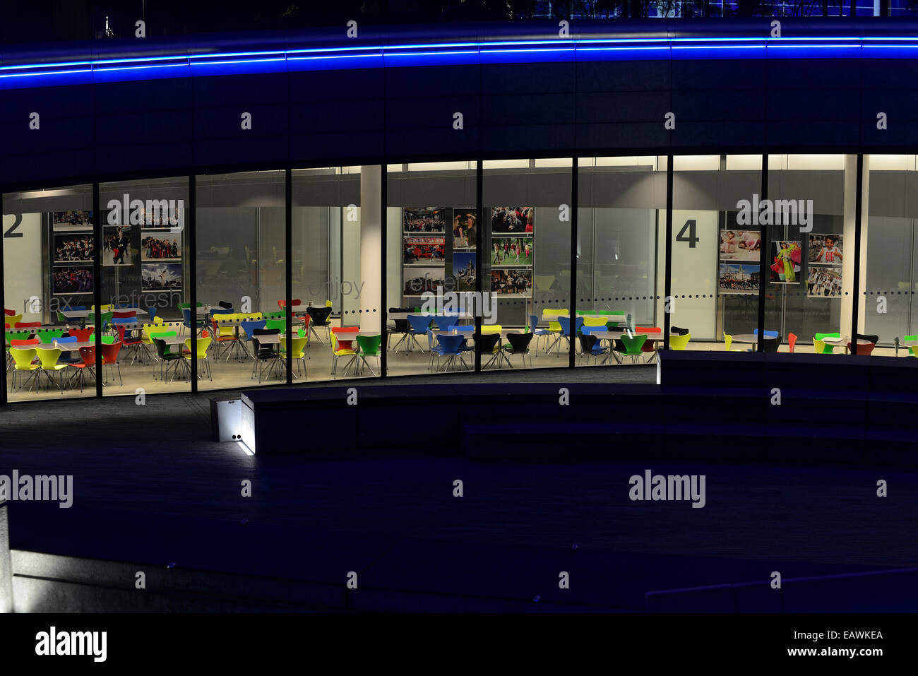 Empty restaurant at night Stock Photo - Alamy