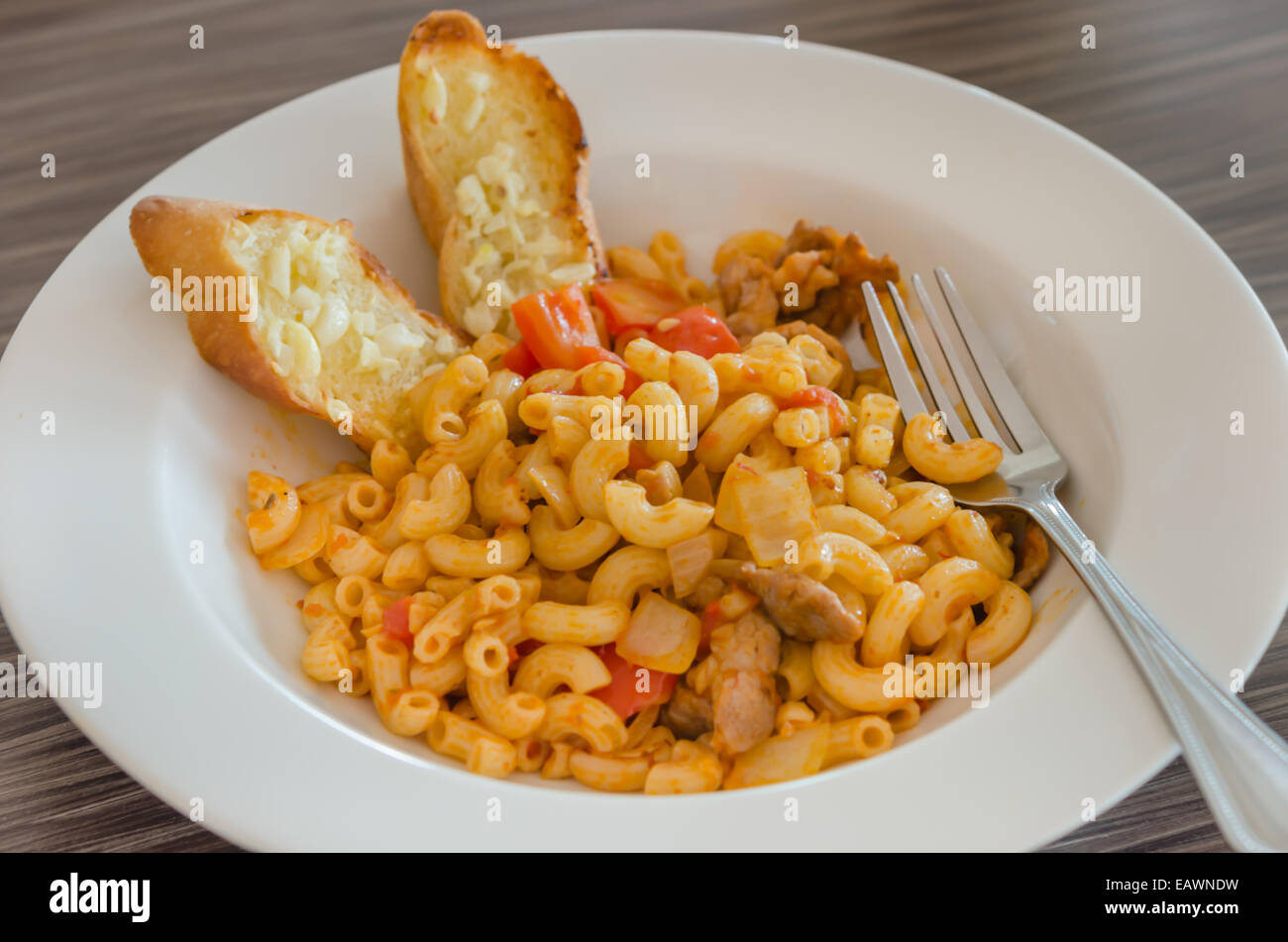 Spaghetti bolognese garlic bread hi-res stock photography and images ...