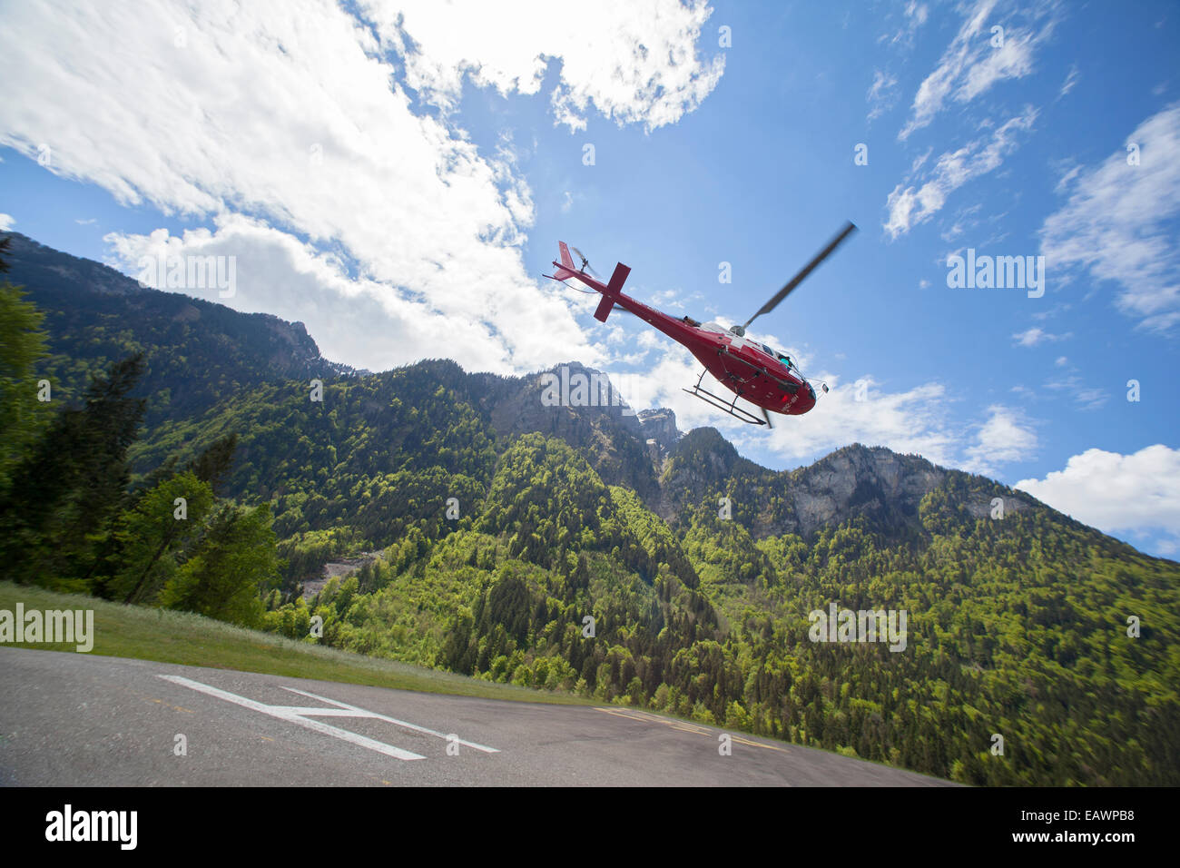 Helicopter is landing after the skydiving session Stock Photo - Alamy