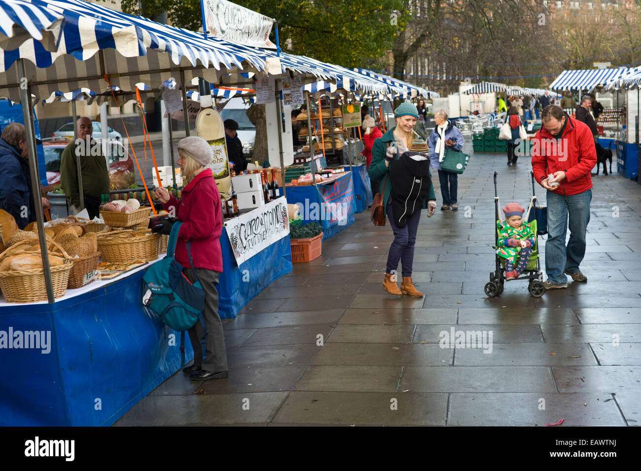 Farmers market edinburgh stall hi-res stock photography and images - Alamy