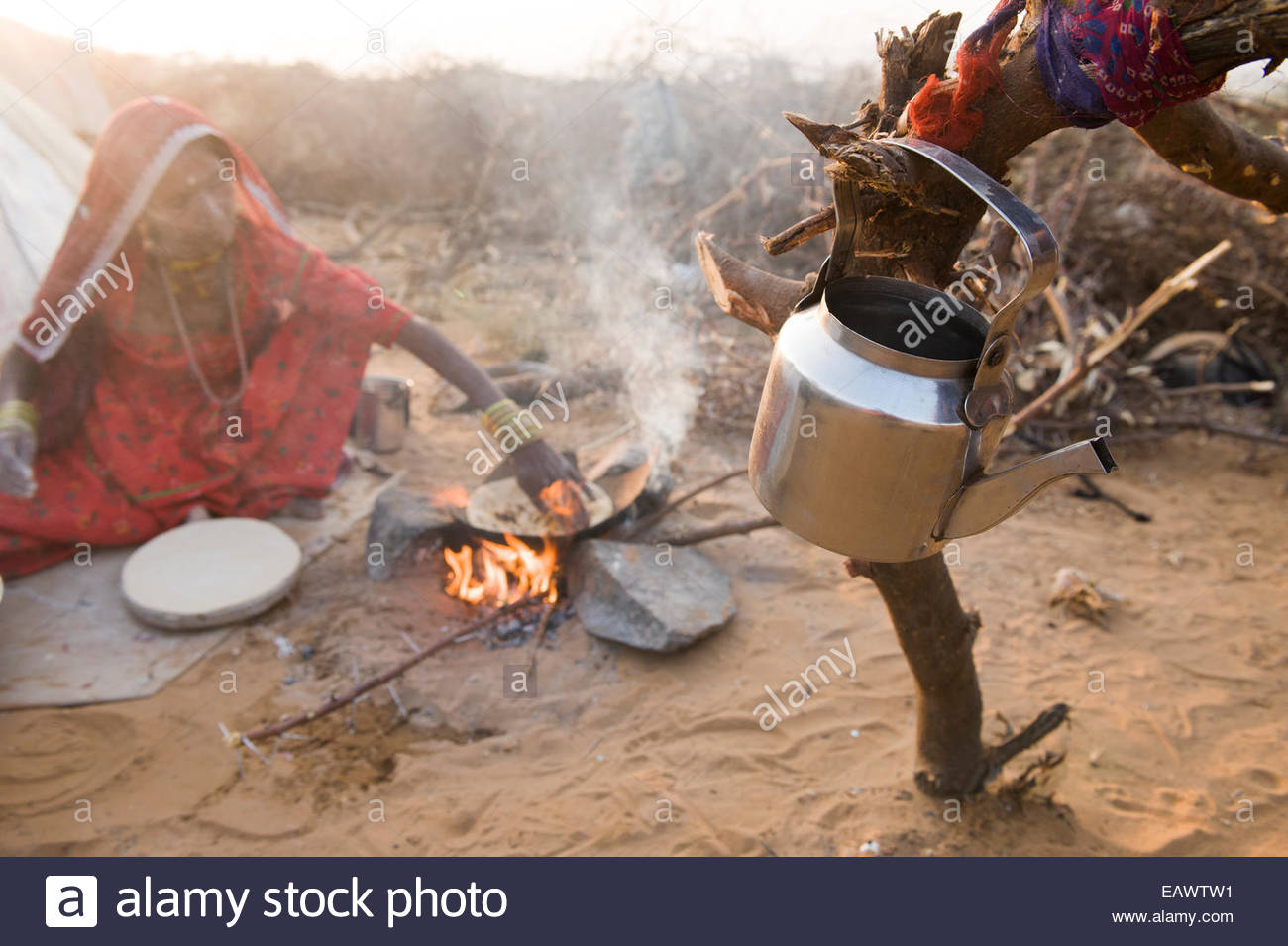 Woman Cooking Over Open Fire Stock Photos & Woman Cooking Over Open ...