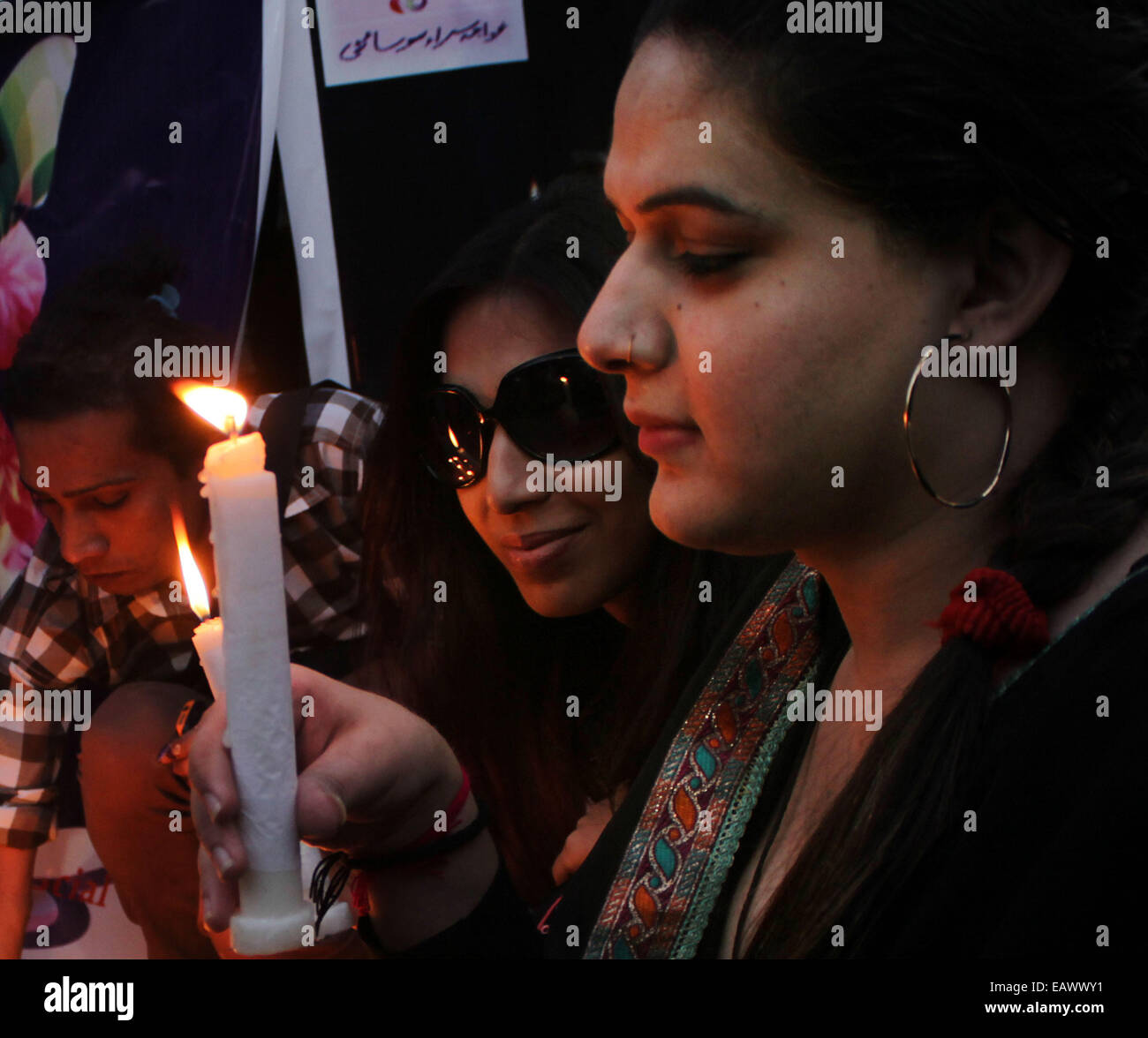 Pakistani Eunuchs hold candligthing ceremony in memory of transphobia ...