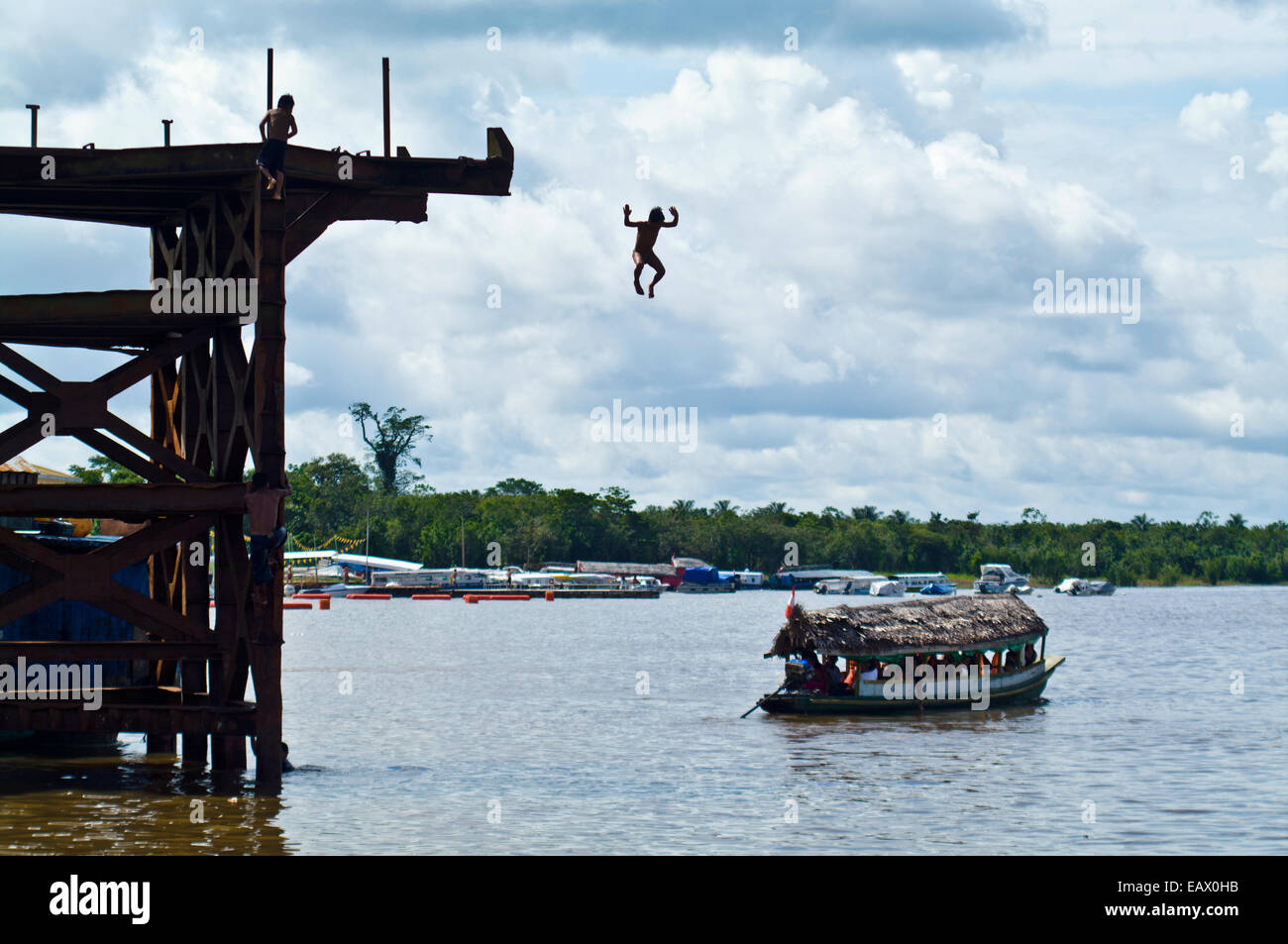Teenagers jump into river hi-res stock photography and images - Alamy