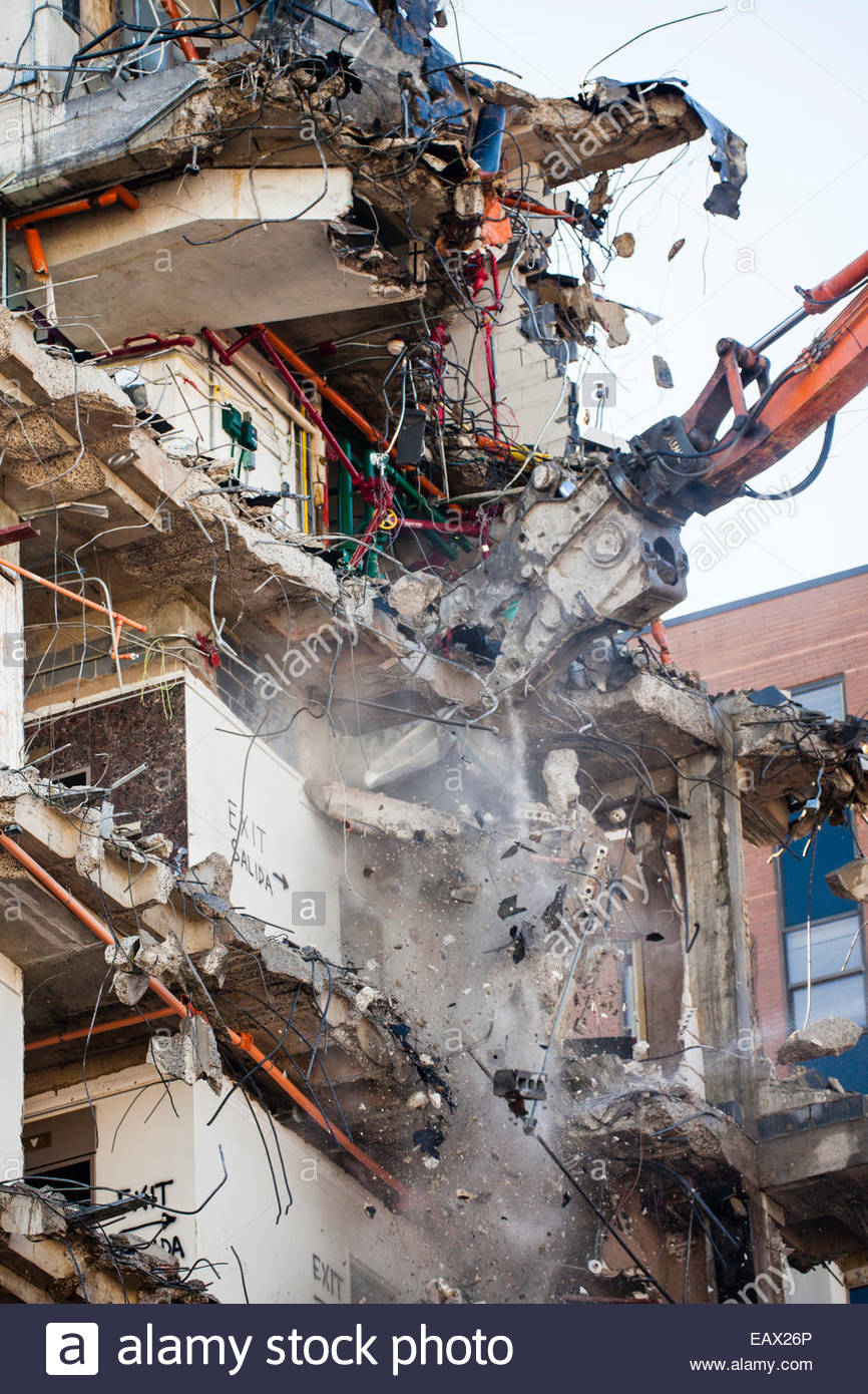 Destroyed Building Debris Stock Photos & Destroyed Building Debris ...