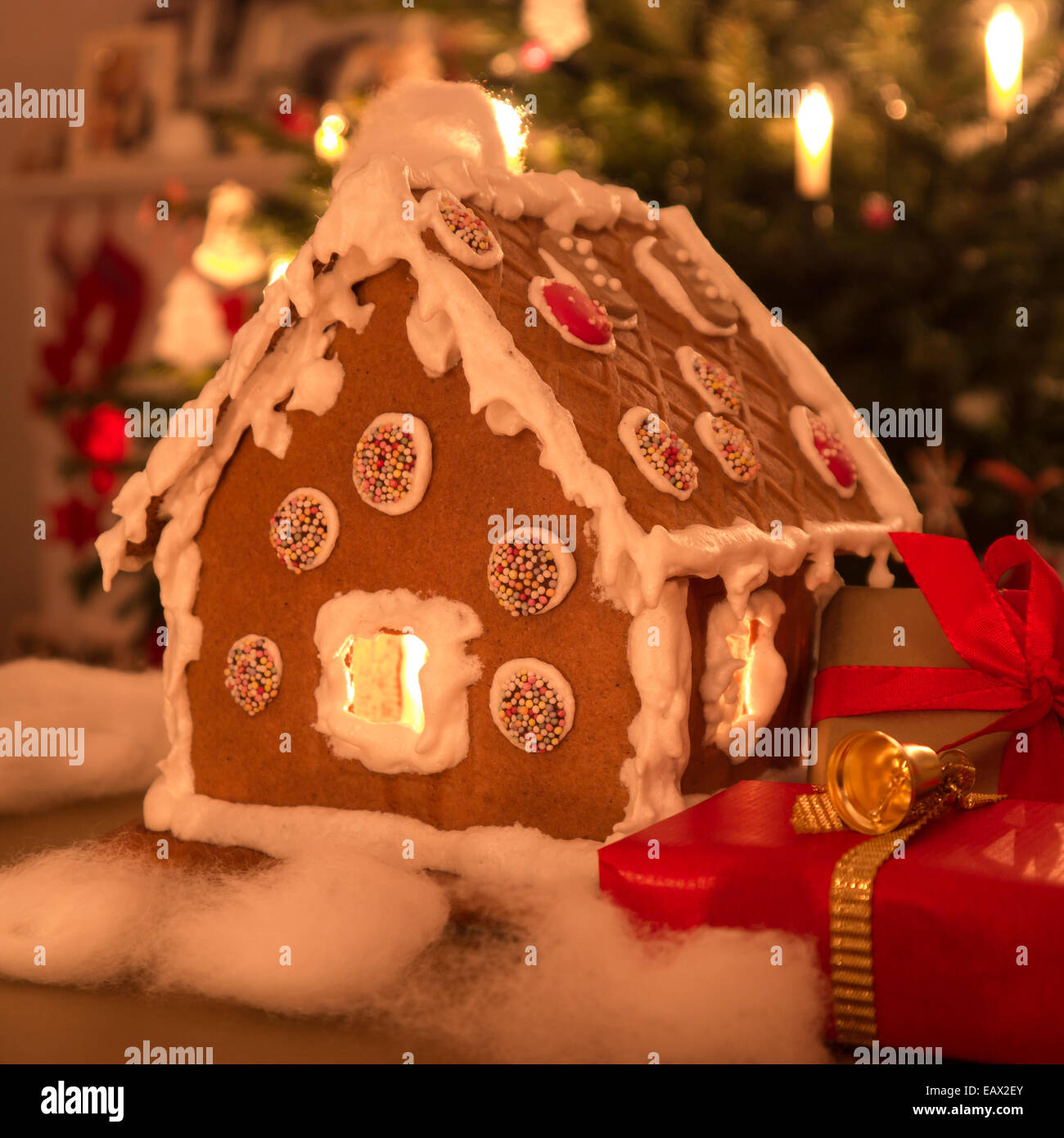 Gingerbread house day hi-res stock photography and images - Alamy