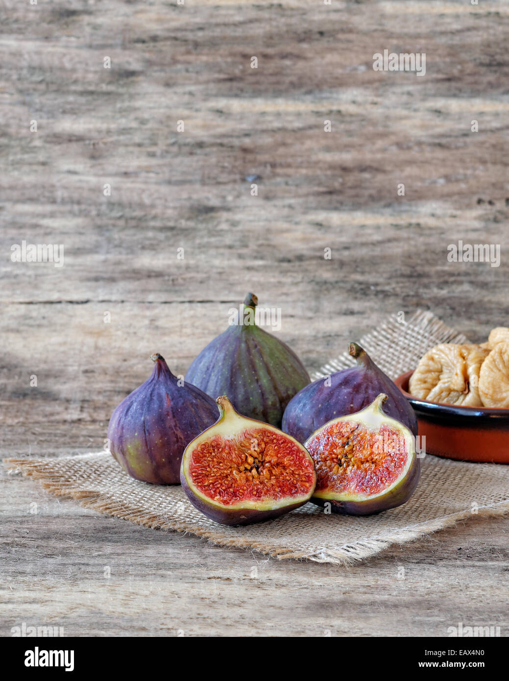 Fresh cut and dried figs on wood and burlap Stock Photo - Alamy