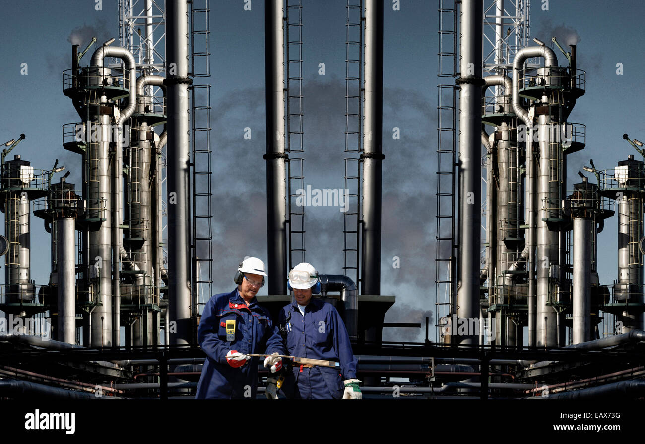 oil and gas workers inside refinery Stock Photo - Alamy