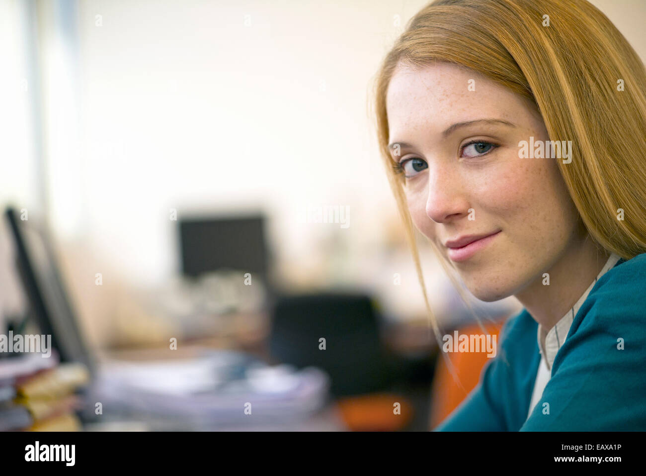 Young professional woman hi-res stock photography and images - Alamy