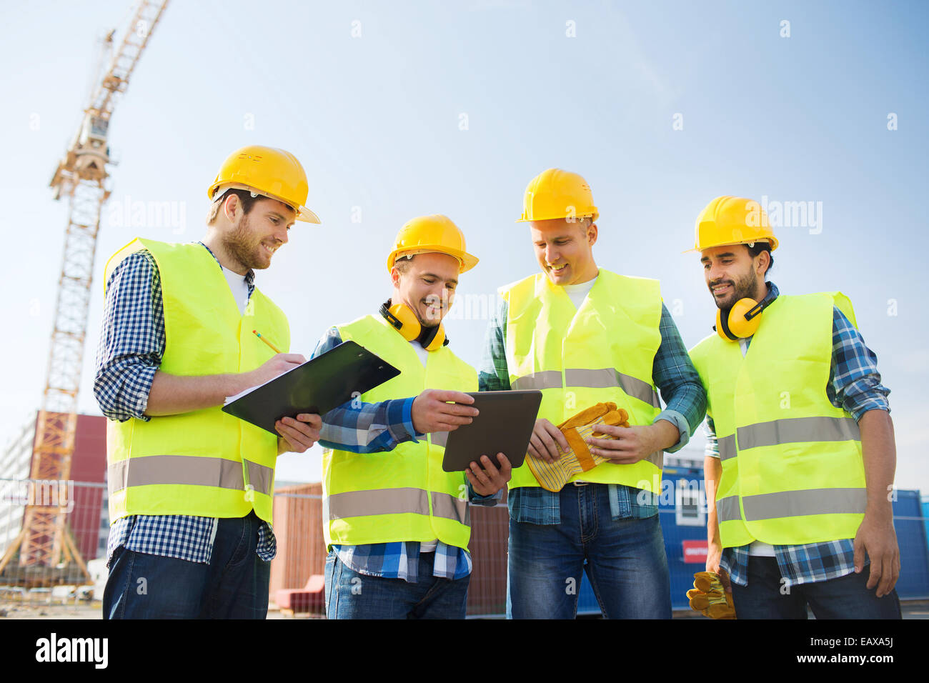 group of smiling builders with tablet pc outdoors Stock Photo - Alamy