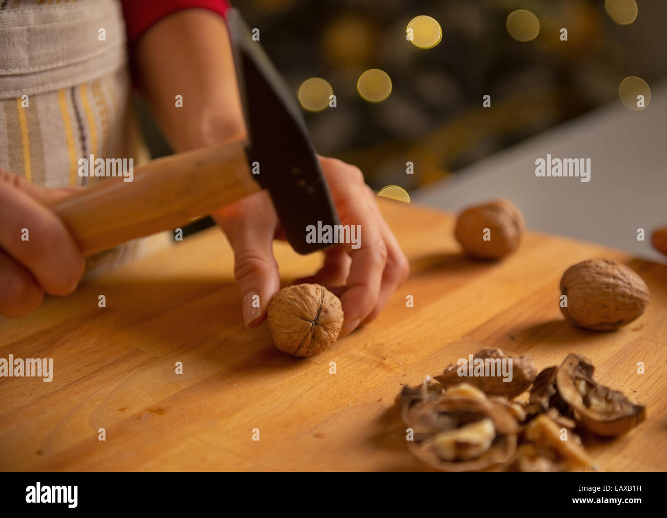 Closeup on young housewife chopping walnuts Stock Photo - Alamy