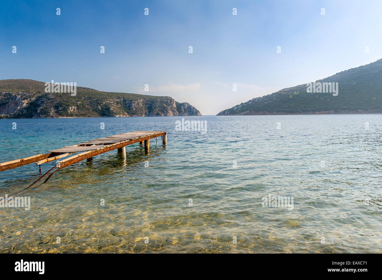 Old harbor bay pier hi-res stock photography and images - Alamy