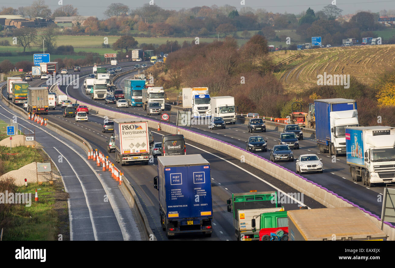 Junction 28 m1 motorway hi-res stock photography and images - Alamy
