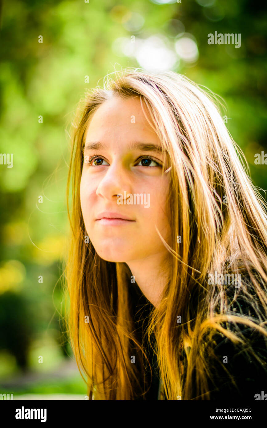 Profile of girl hi-res stock photography and images - Alamy