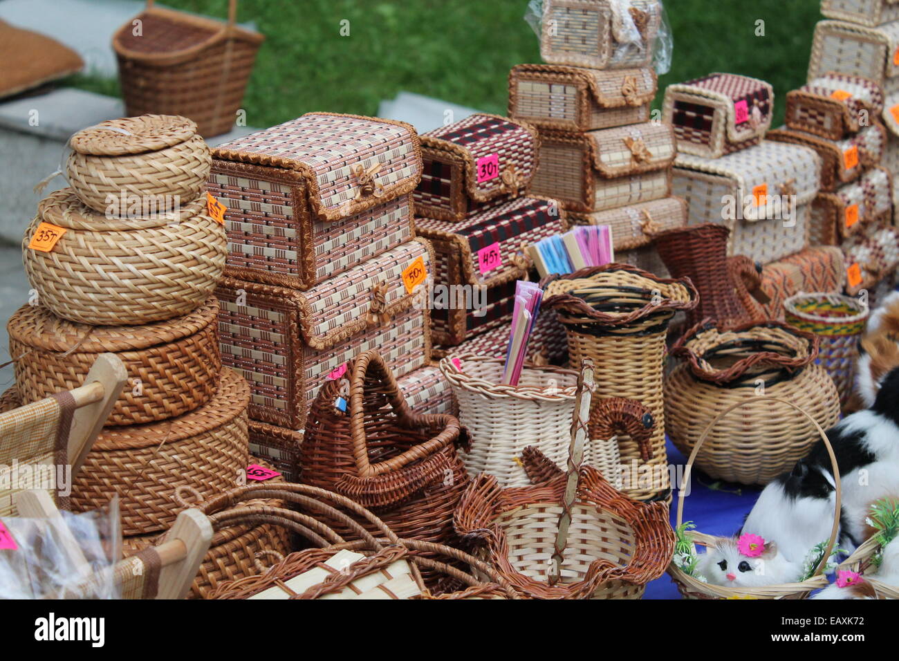 hand making baskets from willow Stock Photo - Alamy
