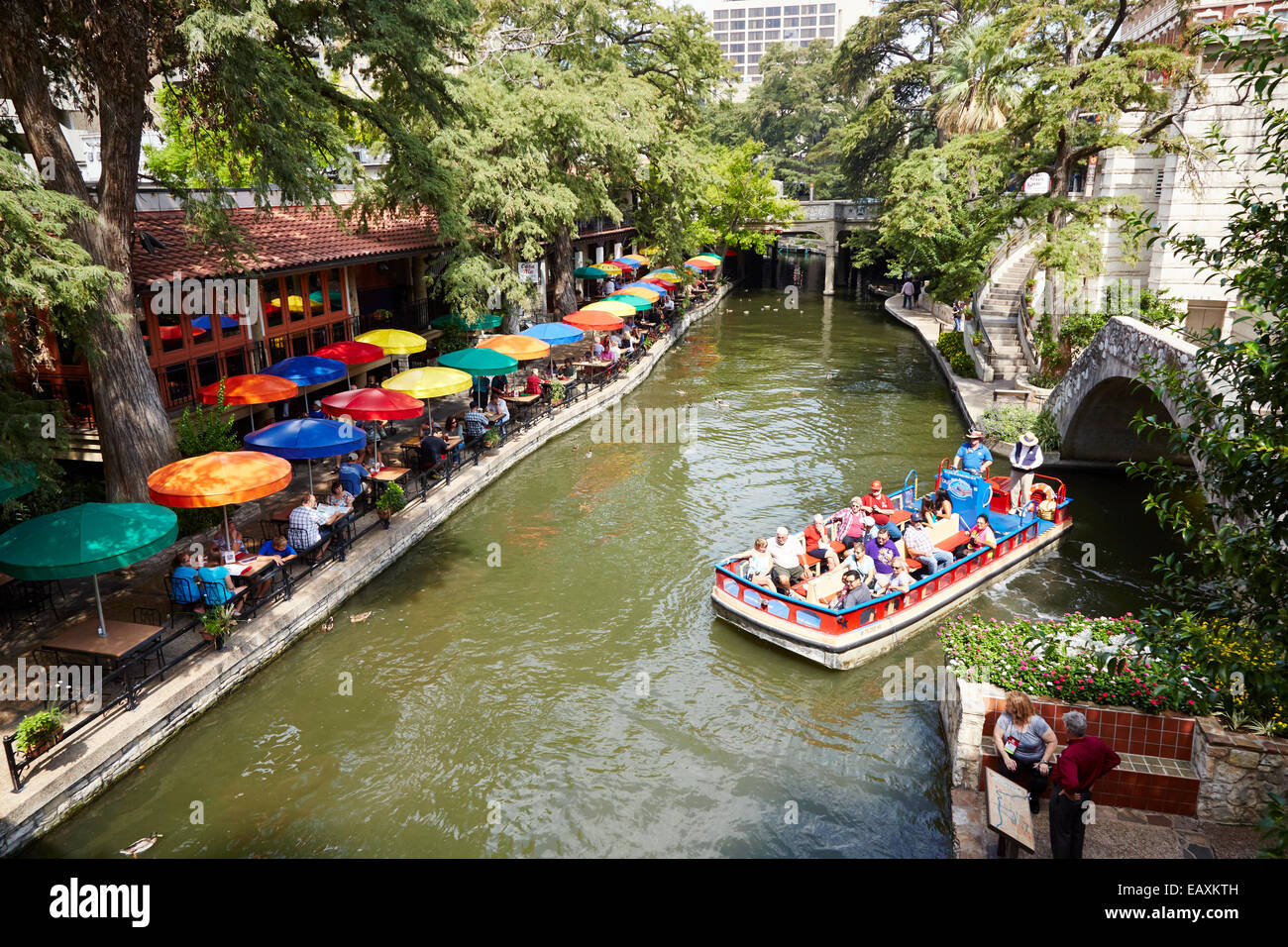 San antonio river walk restaurant hi-res stock photography and images ...