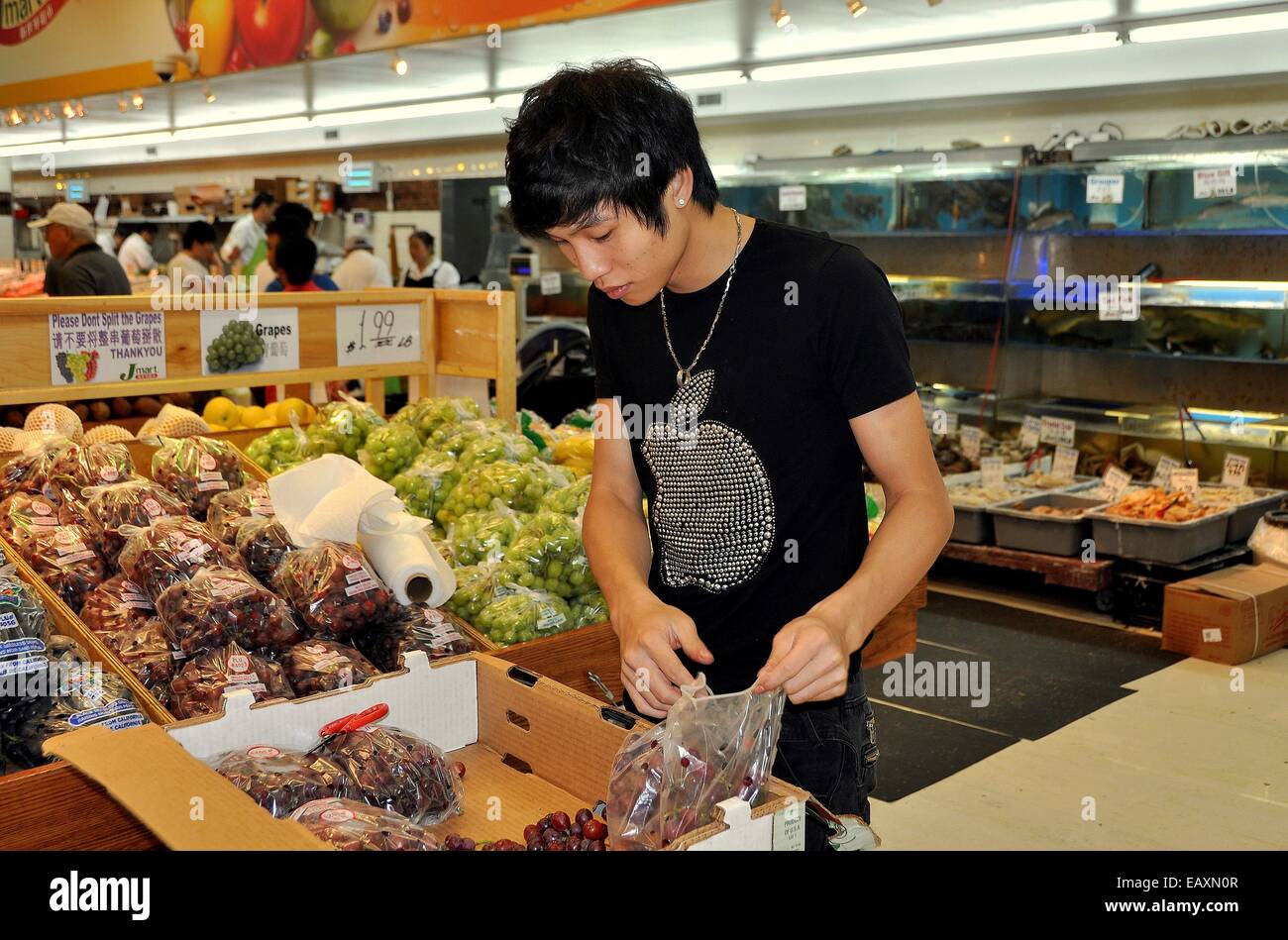 Flushing, New York: Chinese youth bagging fresh grapes at the Jmart ...