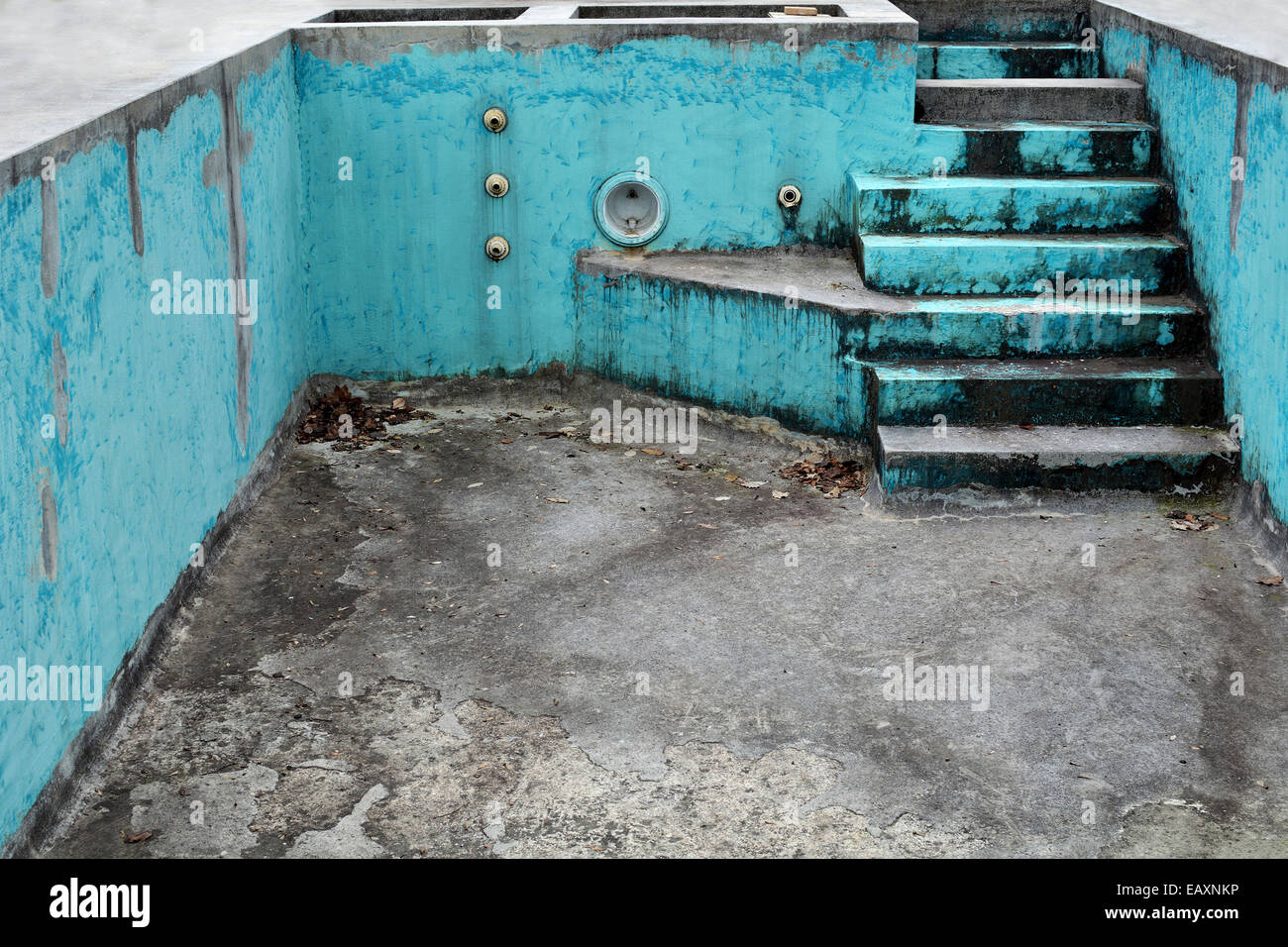 Needs repairing hi-res stock photography and images - Alamy