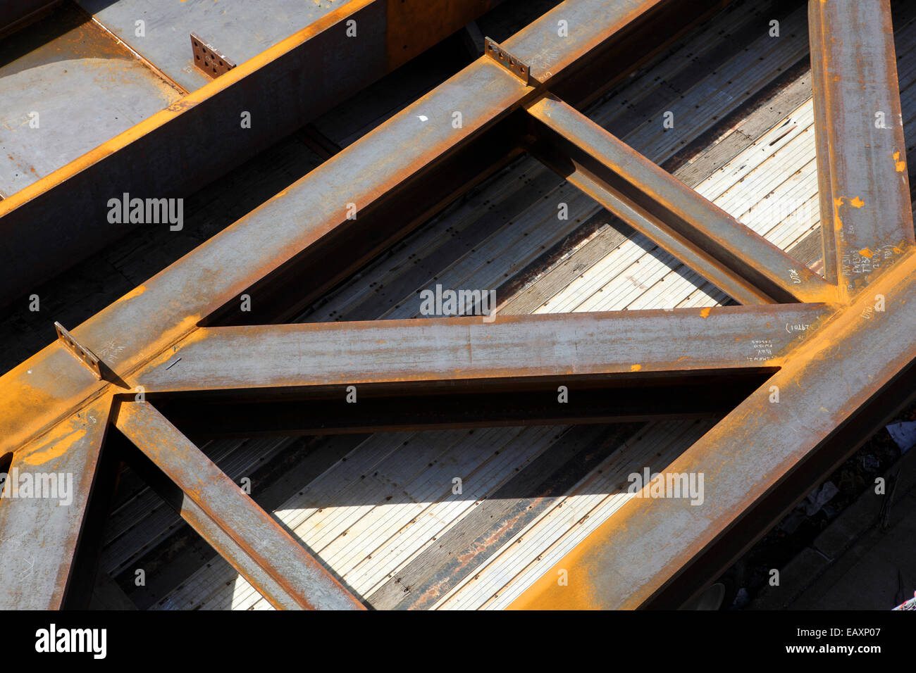 Steel frame beams hi-res stock photography and images - Alamy